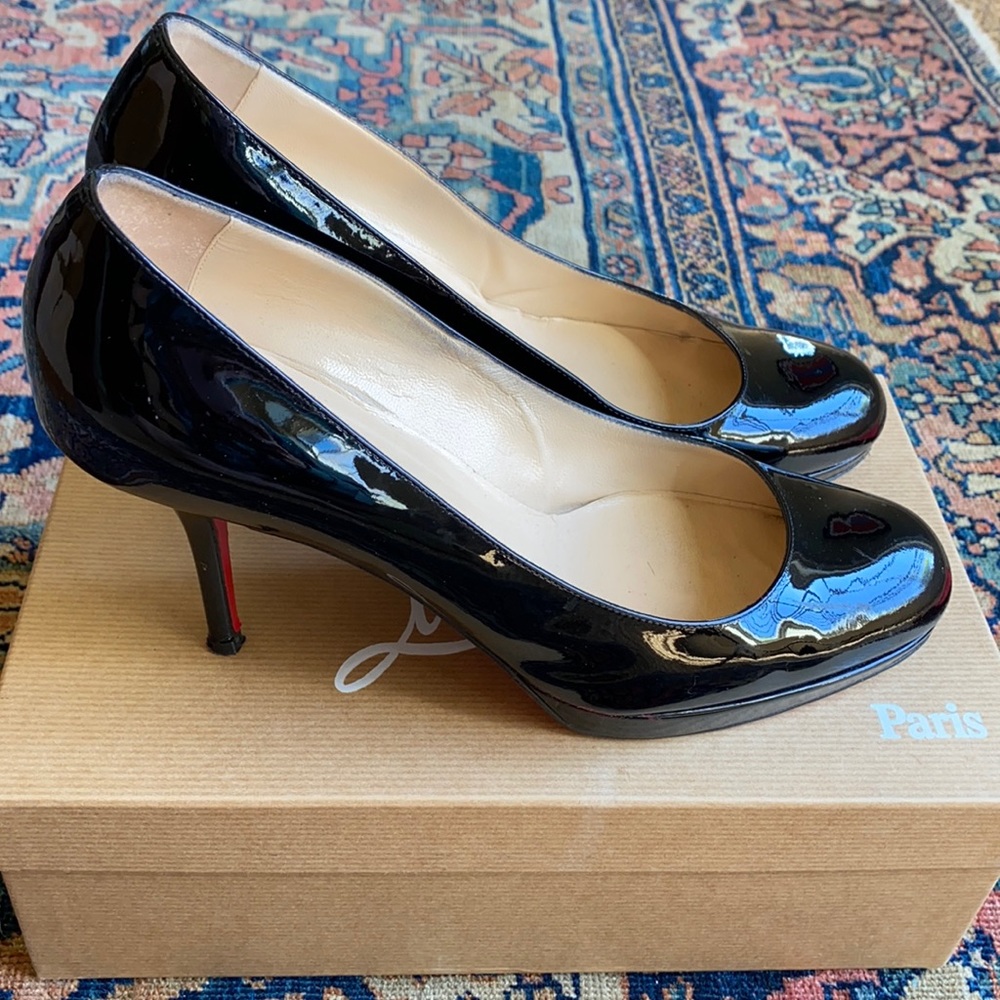 Christian Louboutin Patent Black Pumps, Size 40 - Gem